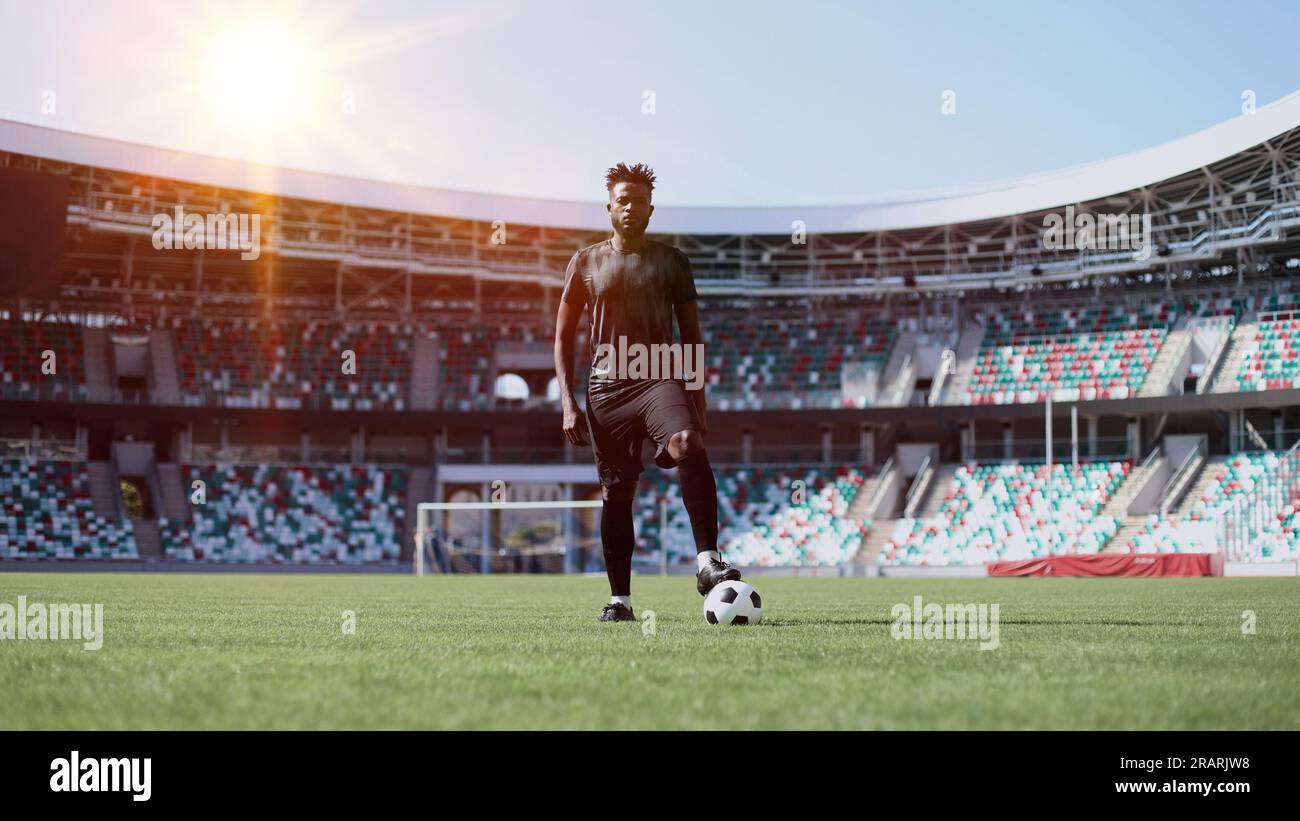 American football player side profile hi-res stock photography and ...