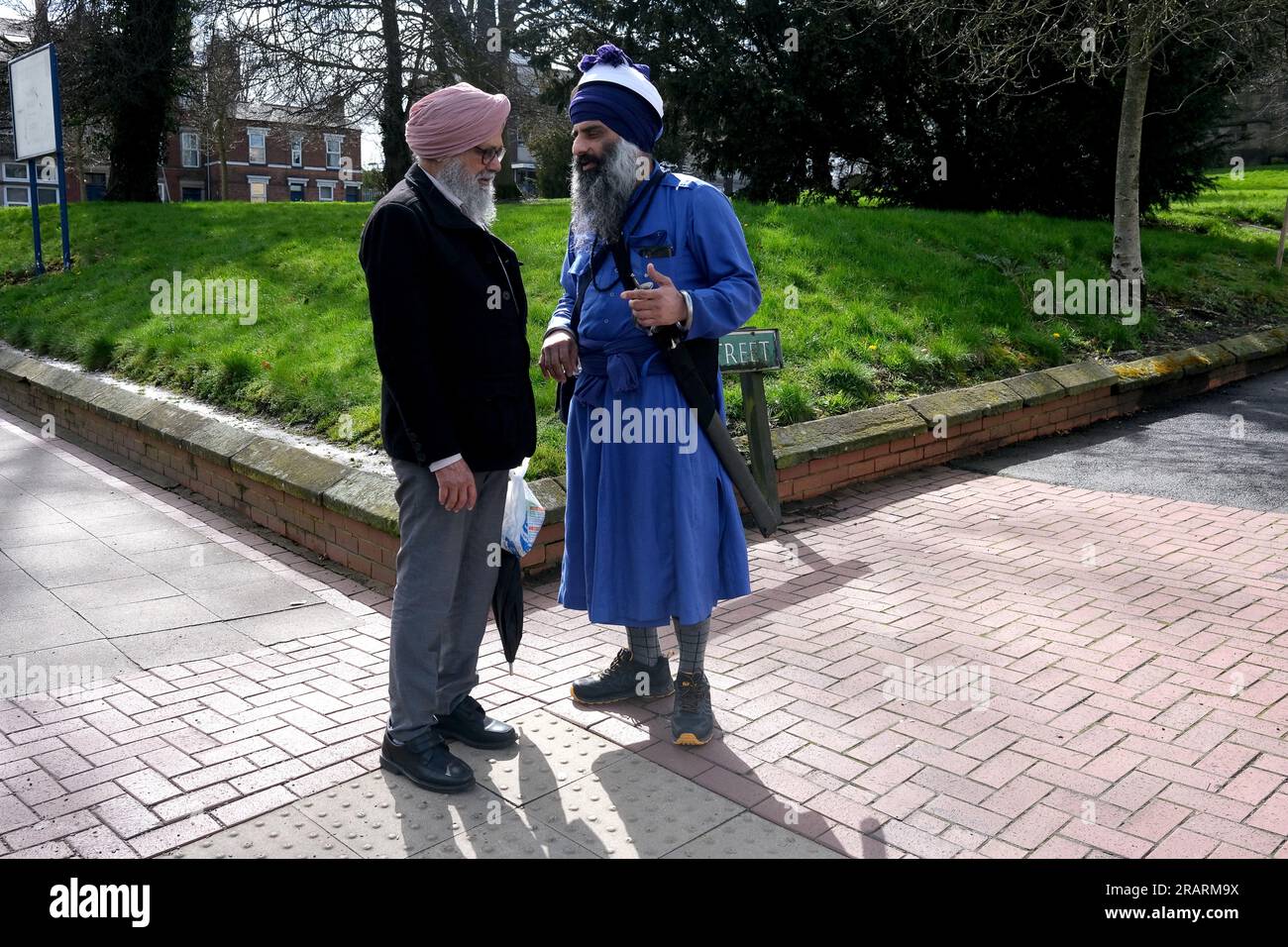 Local Sikh men chatting in Smethwick, West Midlands, Britain, Uk Stock ...