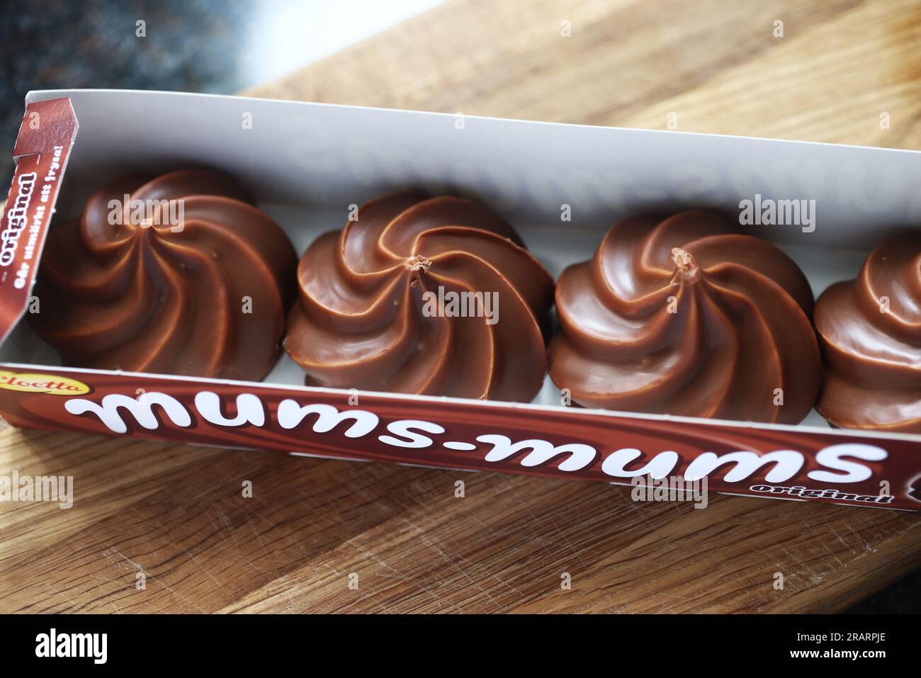 Mums-Mums have been manufactured since 1933. Now, 90 years later ...