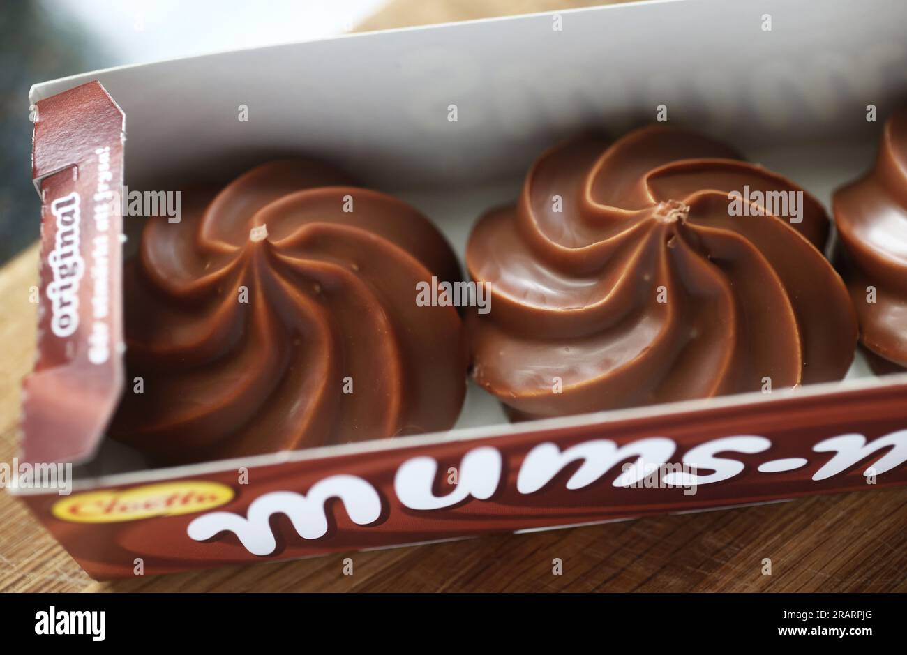 Mums-Mums have been manufactured since 1933. Now, 90 years later ...