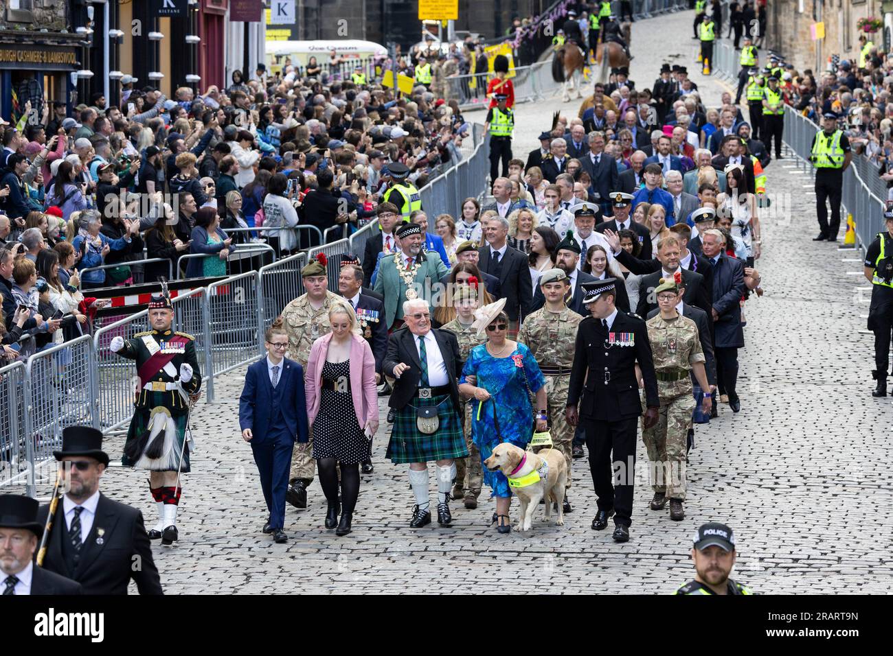 The People's Procession travels down the Royal Mile to the National ...