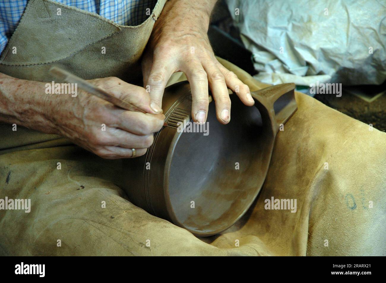 hands of a master craftsman creating an earthenware bowl Stock Photo ...
