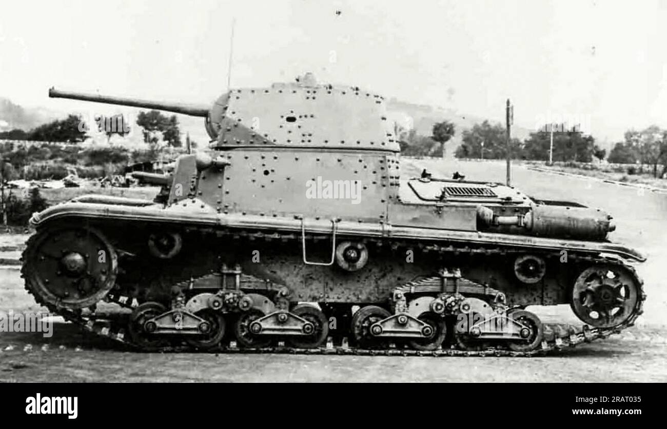Italian armoured division hi-res stock photography and images - Alamy