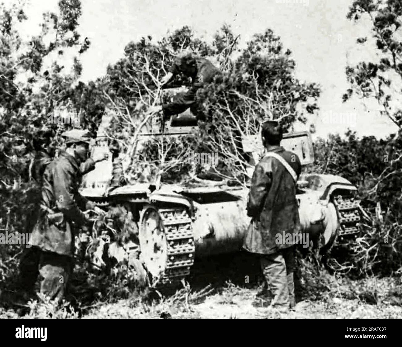 Camouflaged tank hi-res stock photography and images - Alamy