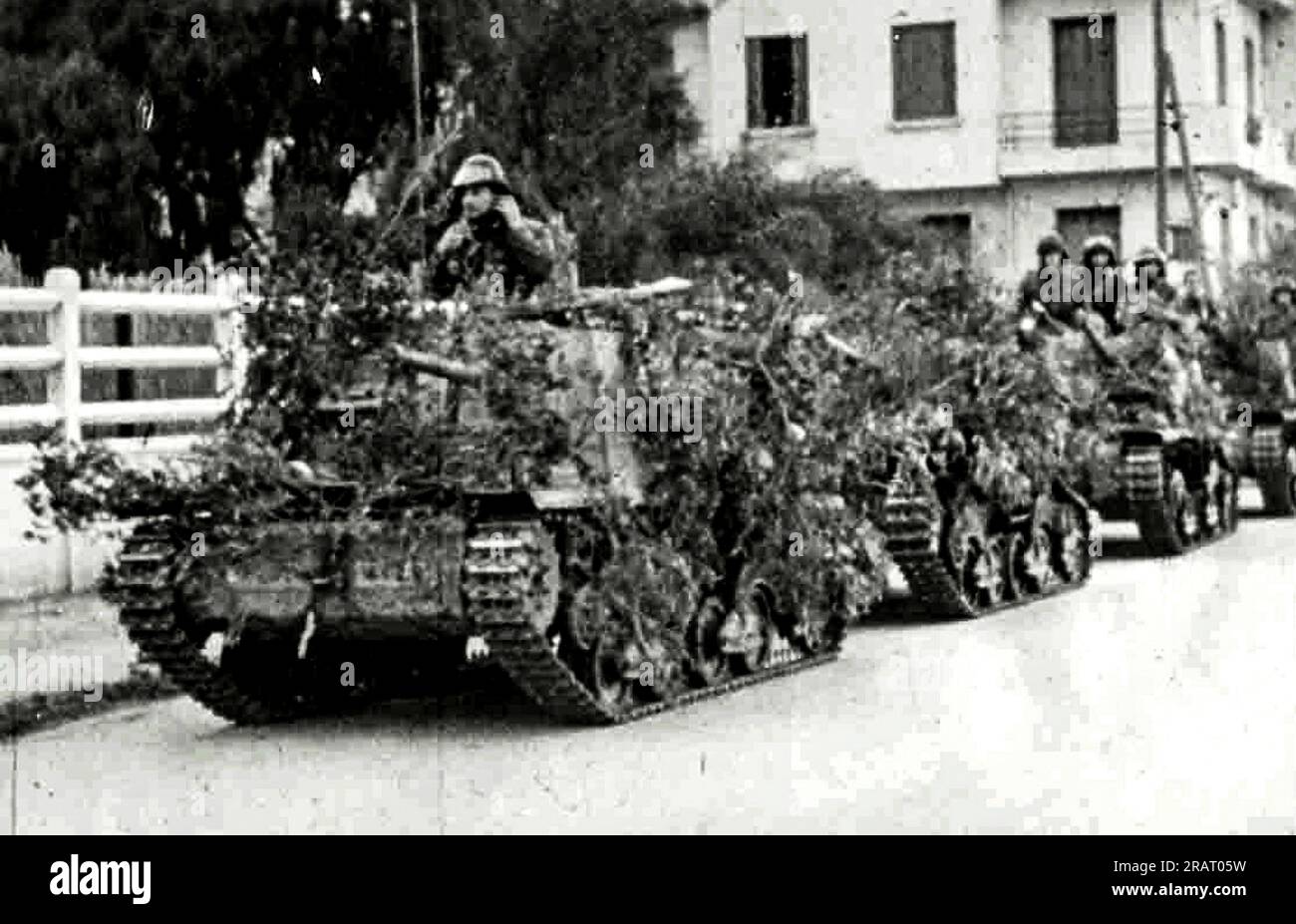 Army column hi-res stock photography and images - Alamy