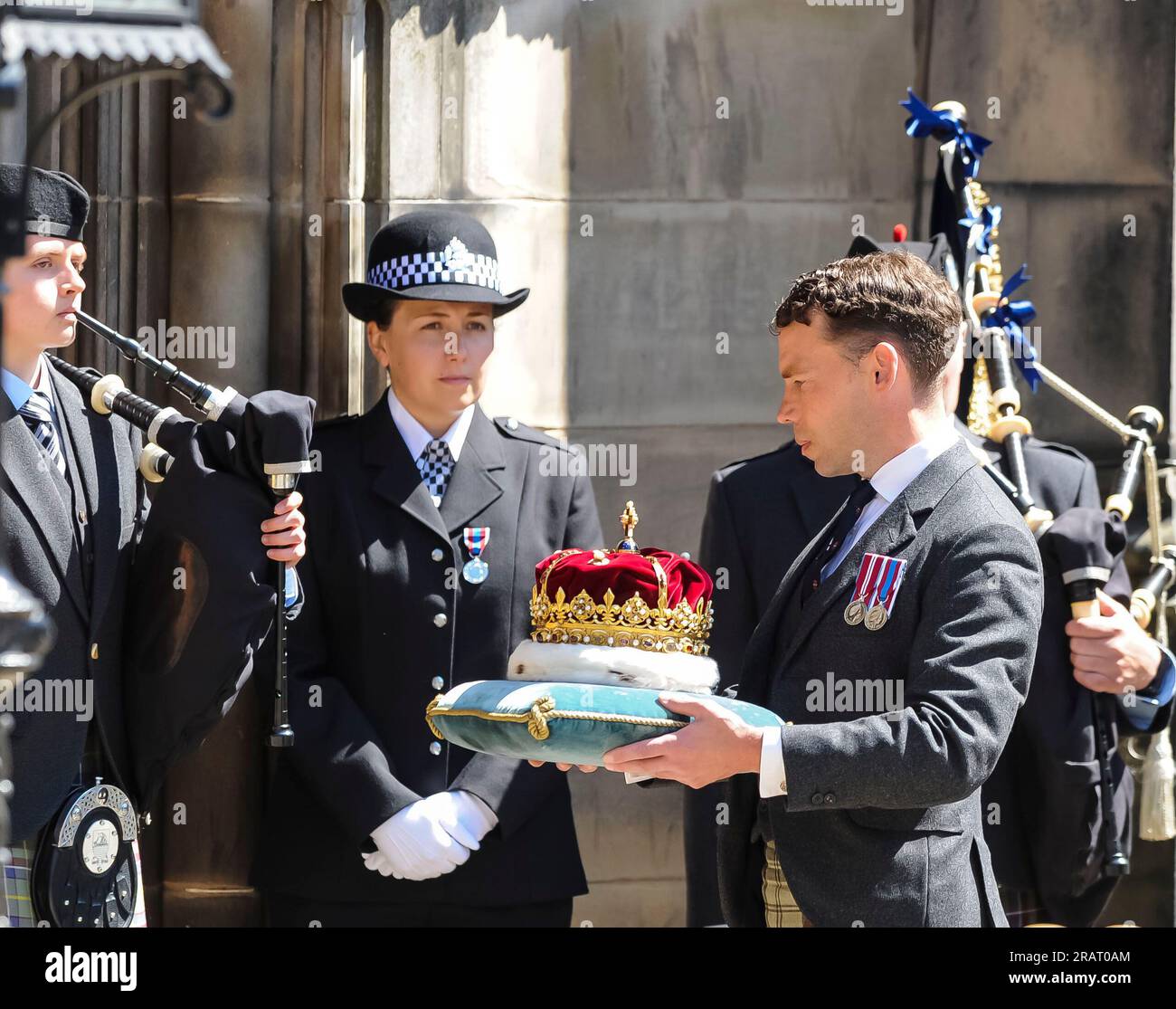 The Duke of Hamilton and Brandon carries the Crown of Scotland into St ...