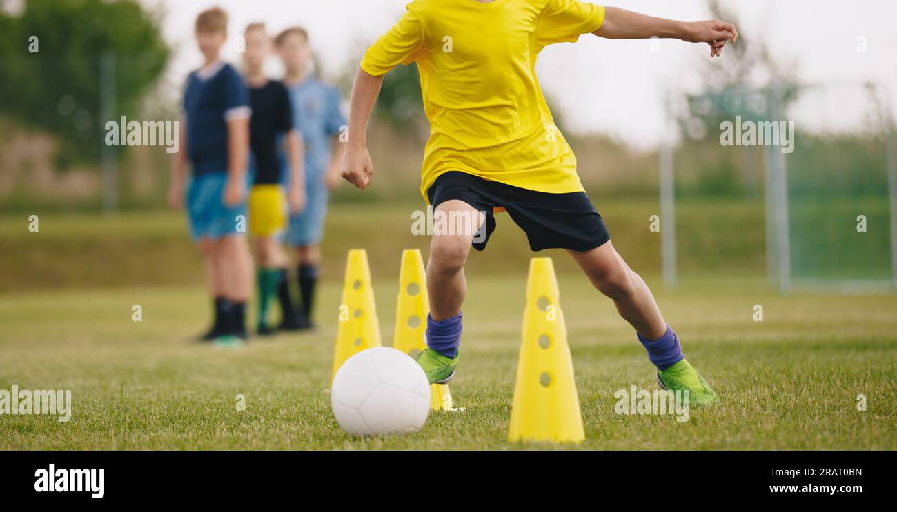 Soccer passing drill hi-res stock photography and images - Alamy
