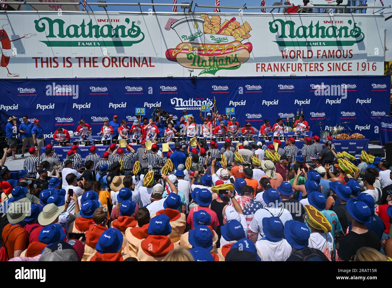 Professional competitive eater Miki Sudo and others compete in the ...