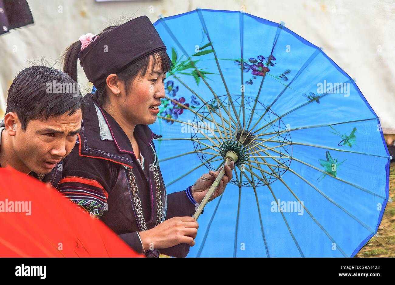 Hmong traditional dance hi-res stock photography and images - Alamy