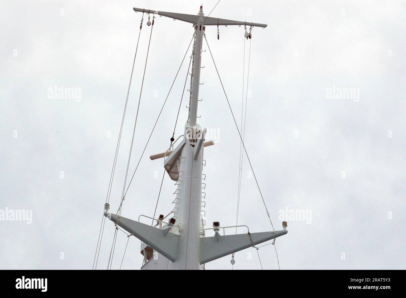 Main mast rigging of old sailing ship hi-res stock photography and ...