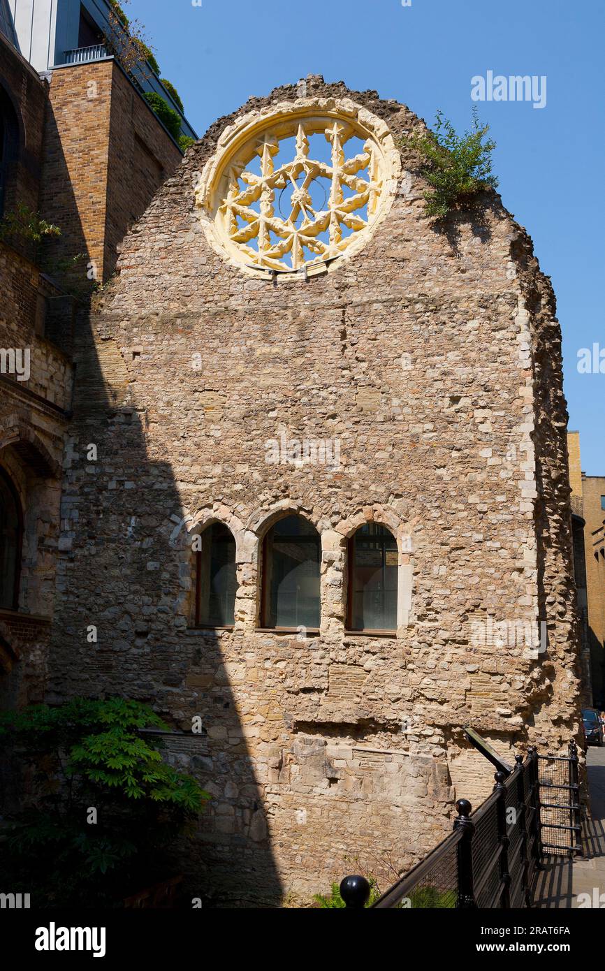The Great Hall ruins, Rose window, London Stock Photo - Alamy