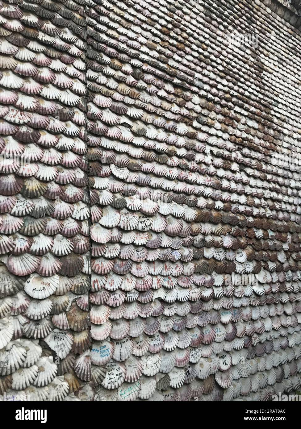 Scallop pattern facade hi-res stock photography and images - Alamy