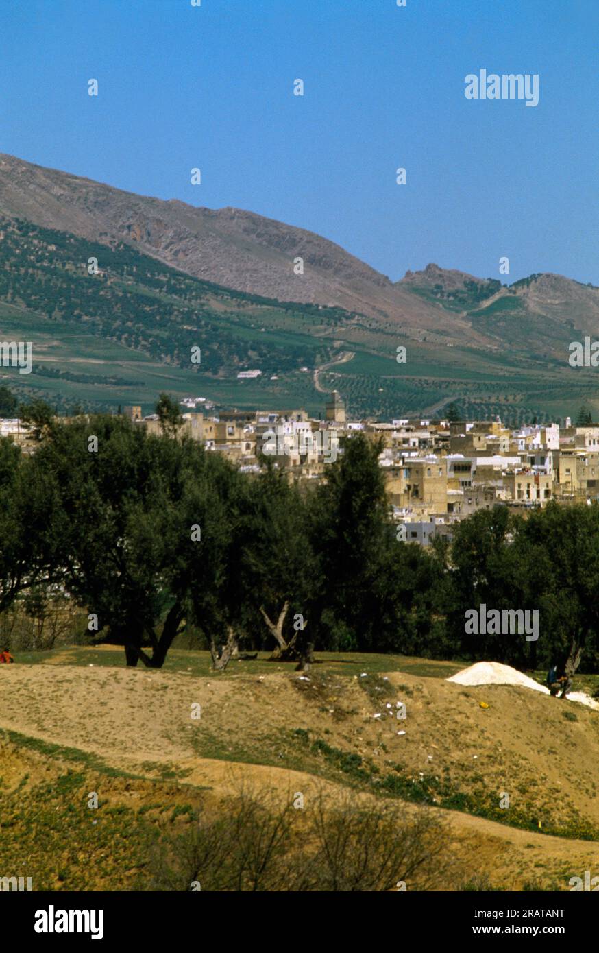 Landscape mountains buildings hi-res stock photography and images - Alamy