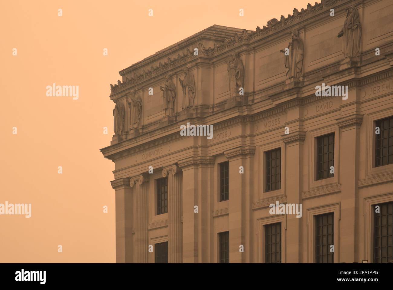 brooklyn museum is shrouded in smoke, smog from wildfires coming from ...