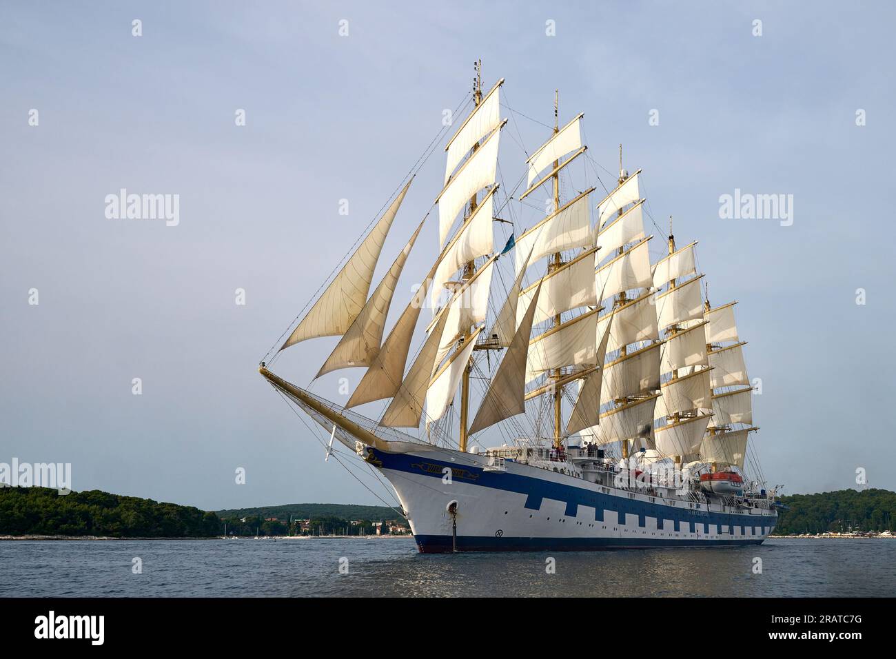Square rigged sailing ship hi-res stock photography and images - Alamy