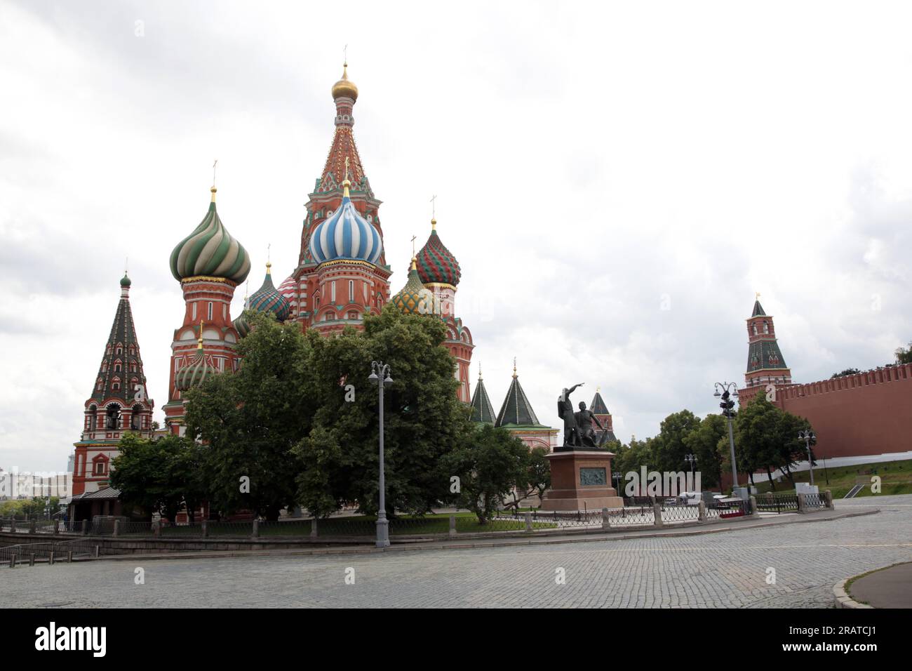 Empty red square hi-res stock photography and images - Alamy