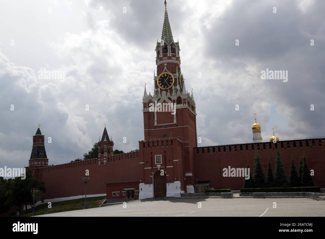 Empty red square hi-res stock photography and images - Alamy