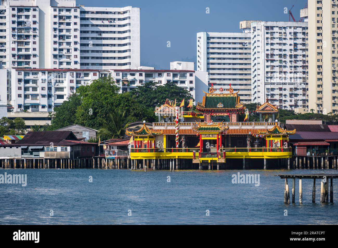 A telephoto image of the Hean Boo Thean Temple by the Yeoh Jetty at the ...
