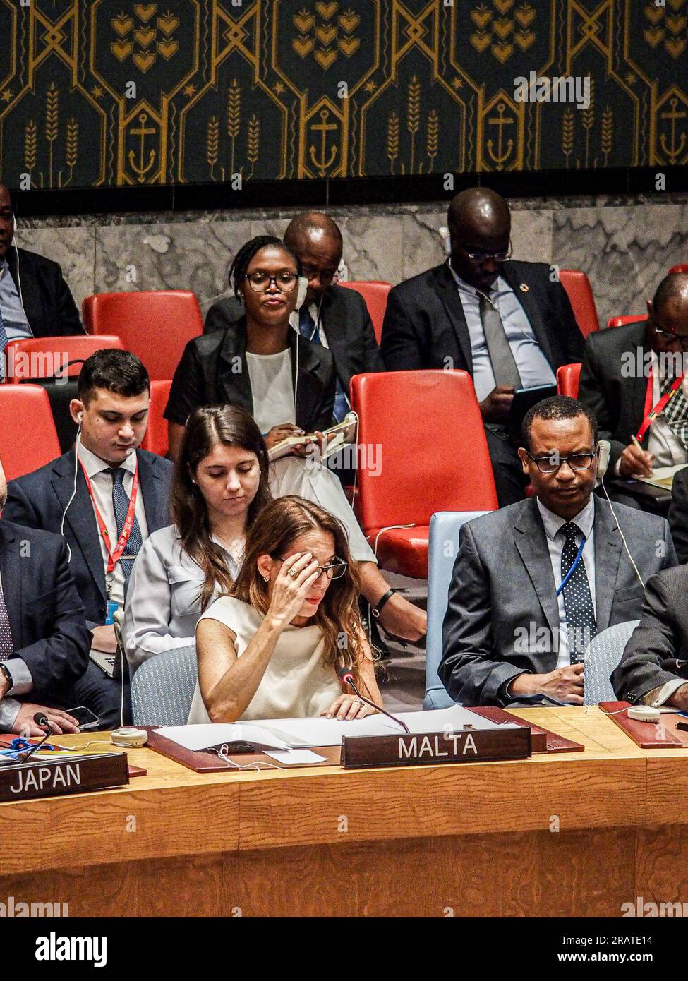 Children in war zones hi-res stock photography and images - Alamy