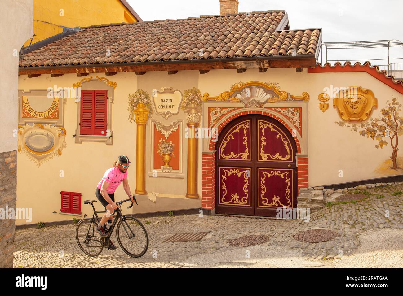 Canelli cathedral hi-res stock photography and images - Alamy