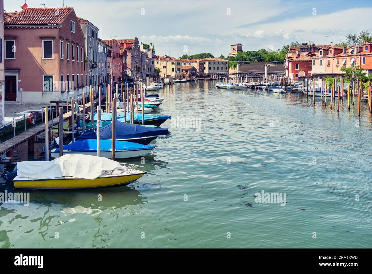 Traditional boatyard building wooden boats hi-res stock photography and ...
