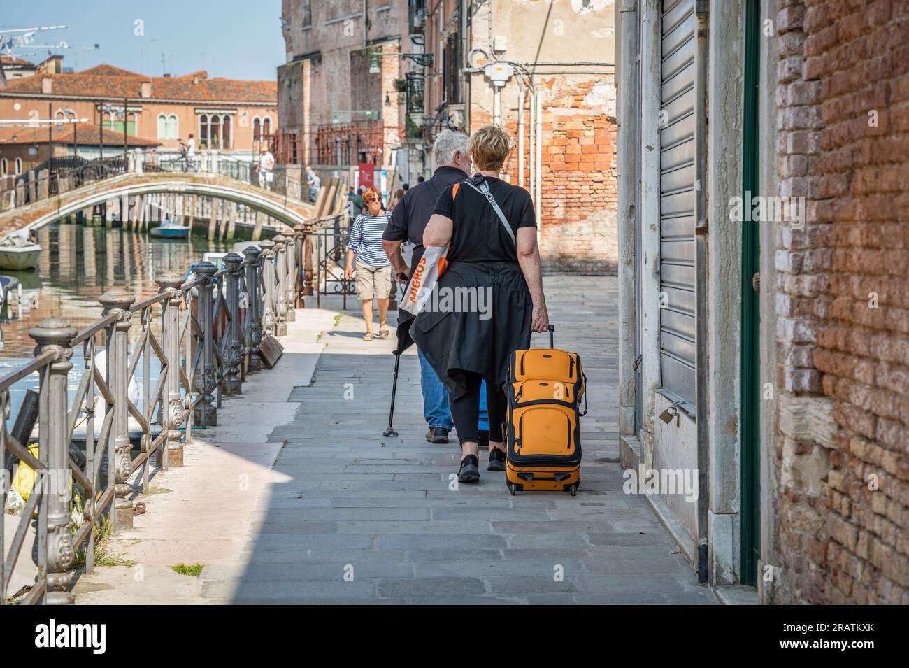 Tourist luggage city landmark hi-res stock photography and images - Alamy