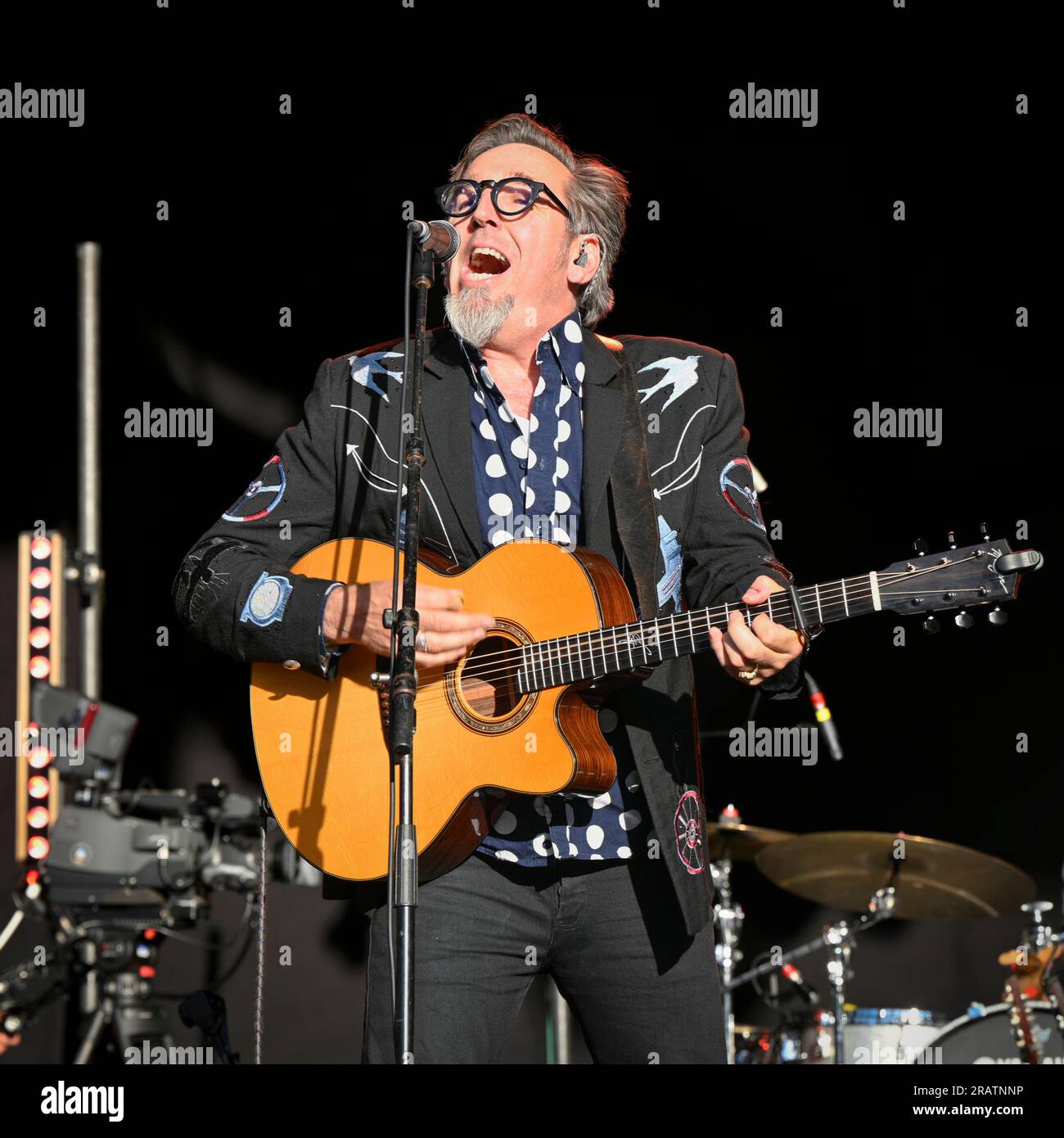 Musician, singer songwriter, guitarist, Stephen Fearing, in concert ...