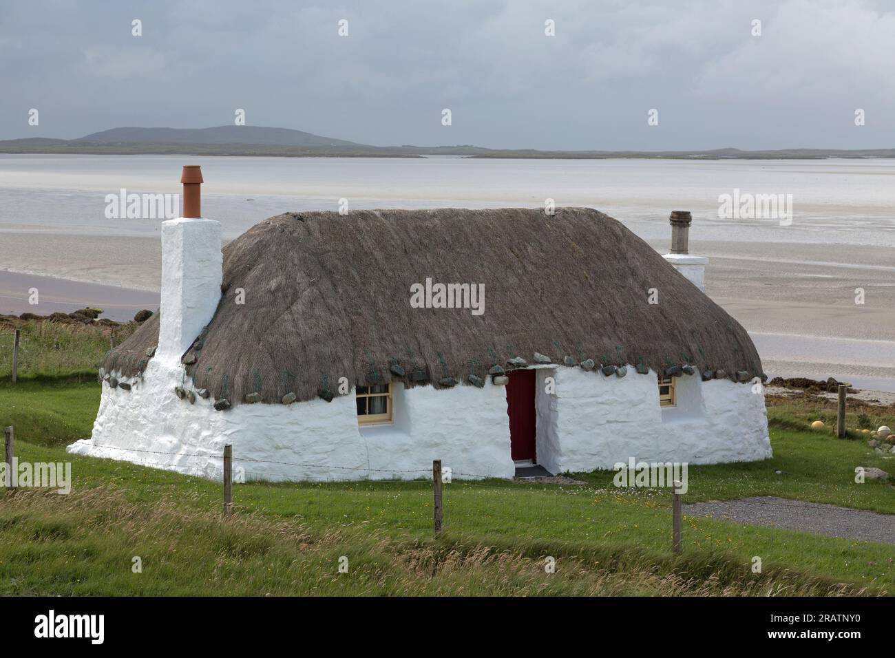 Detached cottage hi-res stock photography and images - Alamy