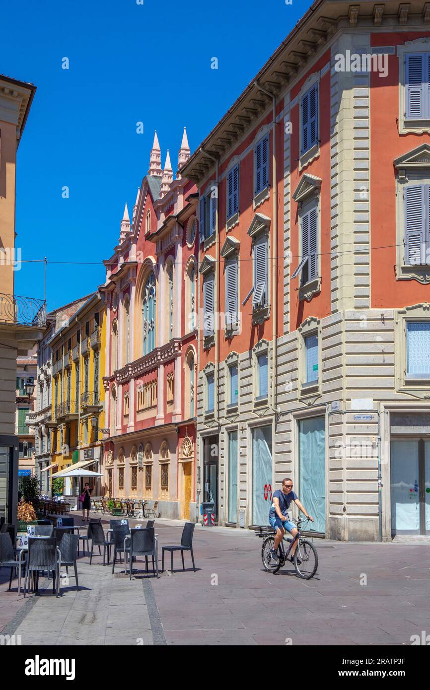 Via milano hi-res stock photography and images - Alamy