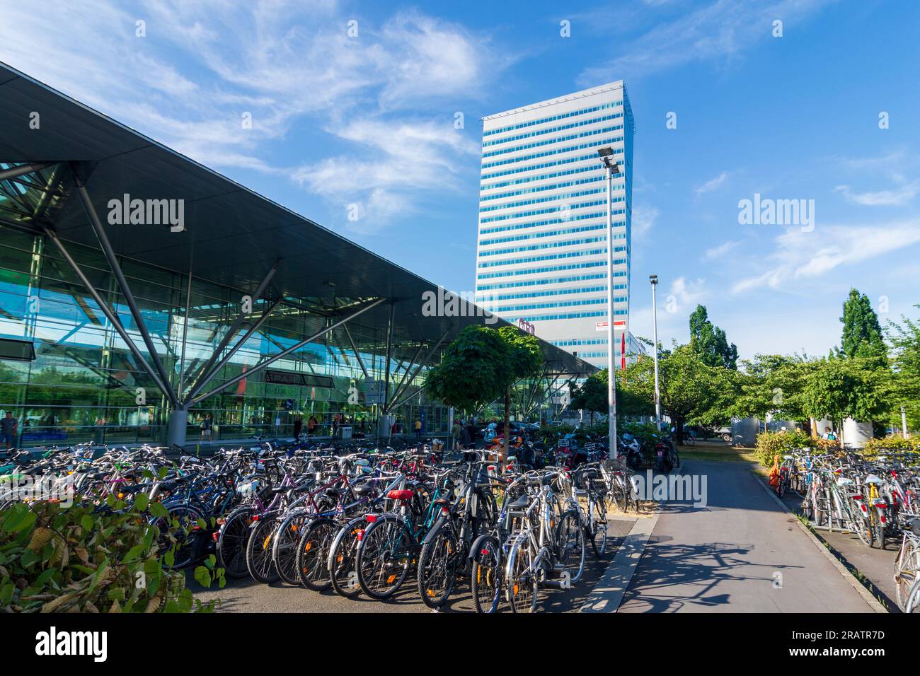 Railway station linz hauptbahnhof hi-res stock photography and images ...