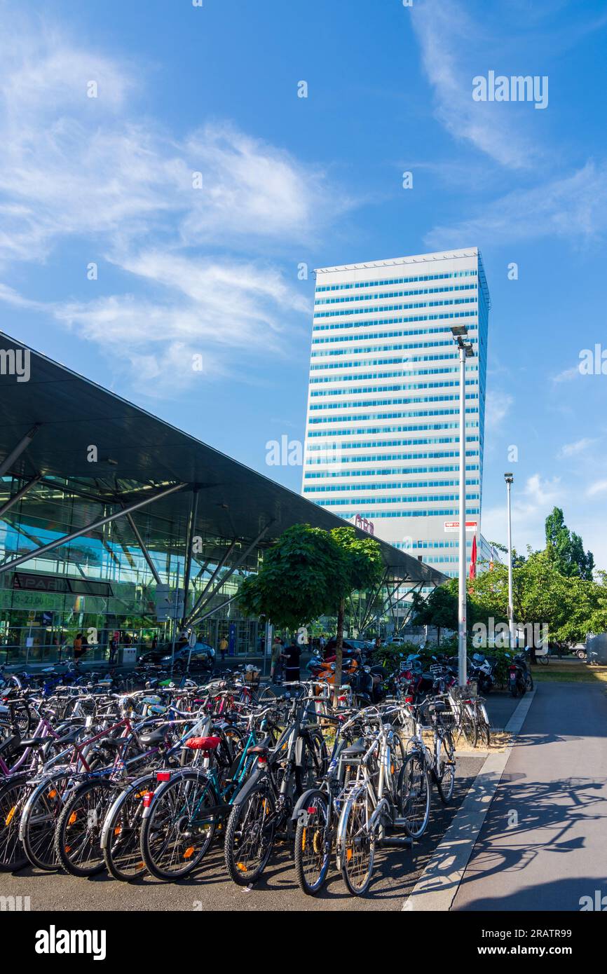 Linz: Terminal Tower, railway station Linz Hauptbahnhof, many bicycles ...
