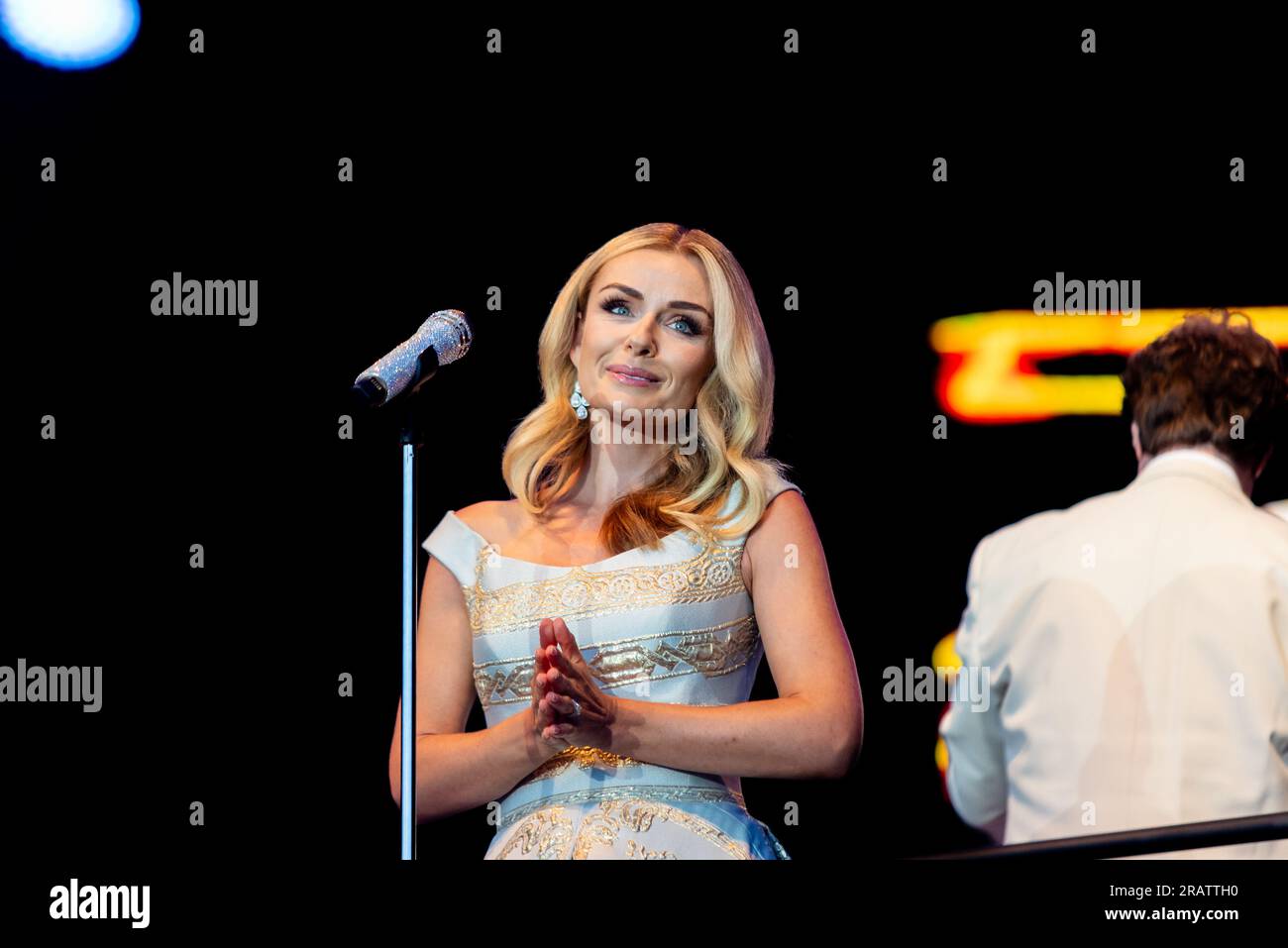 Female singer on stage hi-res stock photography and images - Alamy