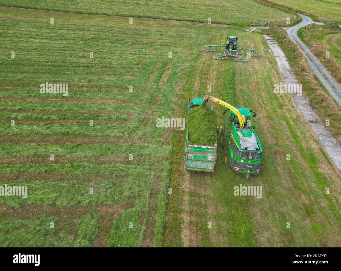 KIeran Crowley Agri Contractor using a John Deere 9700i harvesting ...