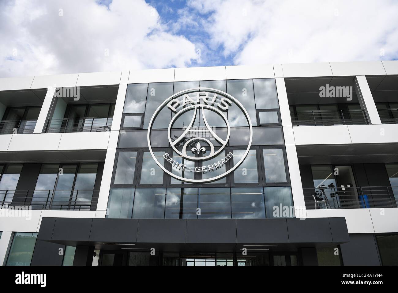 Illustration of the official PSG logo on one of the buildings of the ...