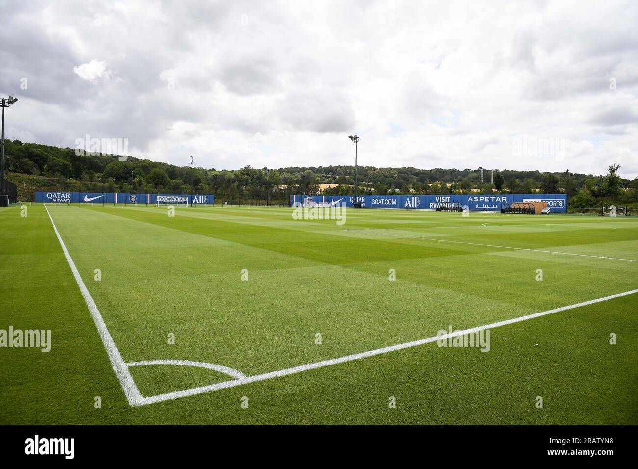 Paris saint germain football team hi-res stock photography and images ...