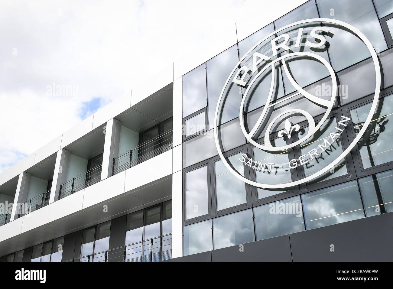 Illustration of the official PSG logo on one of the buildings of the ...
