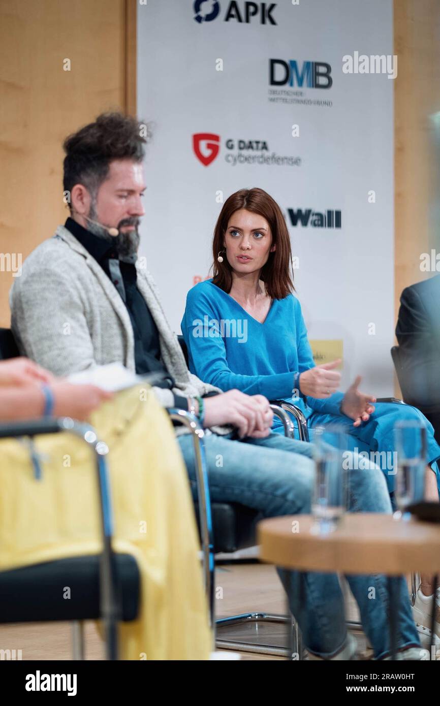 Dr. Daniel Schwarzenberger, Ramona H. Rieger beim Wirtschaftsgipfel ... Dr. Daniel Schwarzenberger, Ramona H. Rieger beim Wirtschaftsgipfel ...