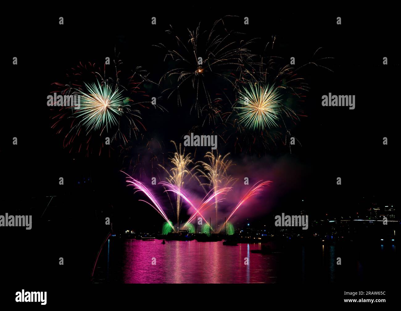 Fireworks over Lake Union on the Fourth of July 2023 Stock Photo - Alamy
