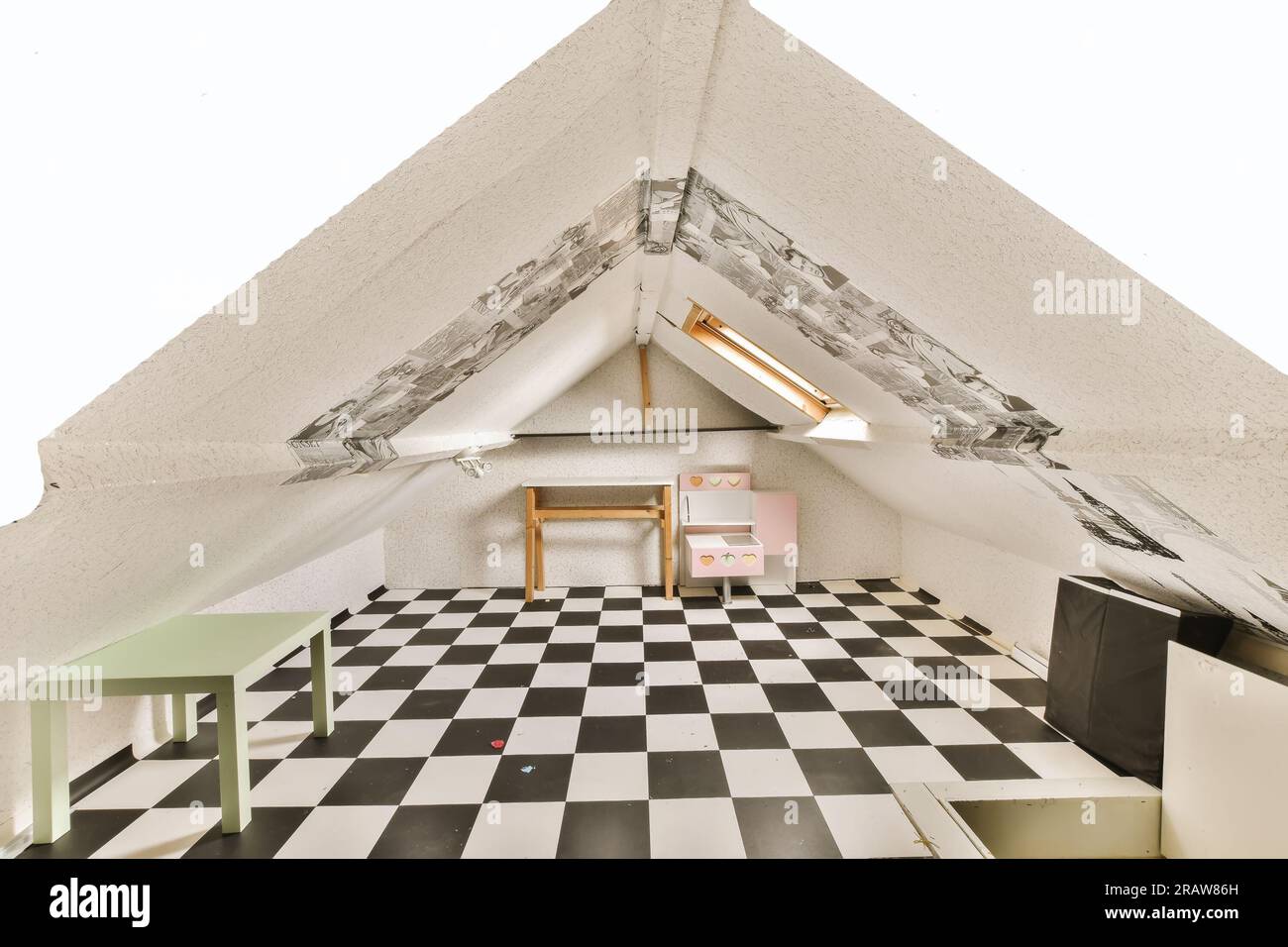 White pyramid like building hi-res stock photography and images - Alamy