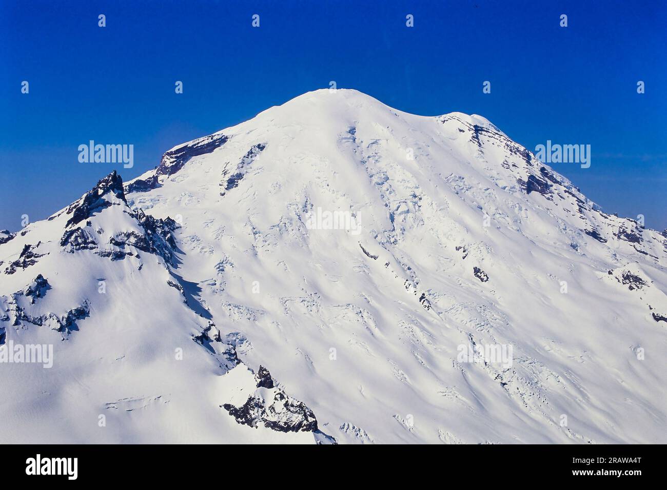 Pacific northwest mountain range aerial hi-res stock photography and ...