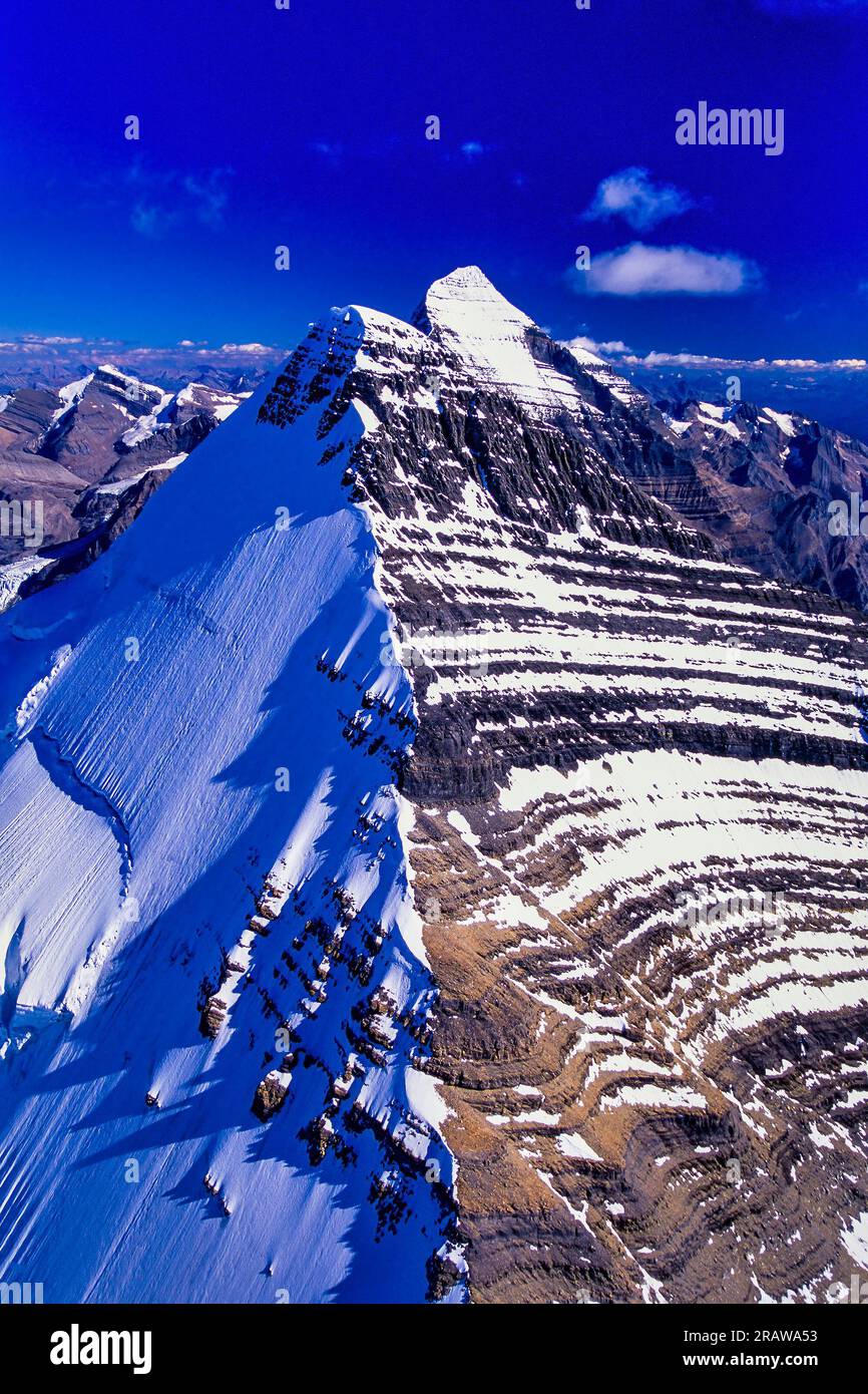 Mount robson aerial hi-res stock photography and images - Alamy