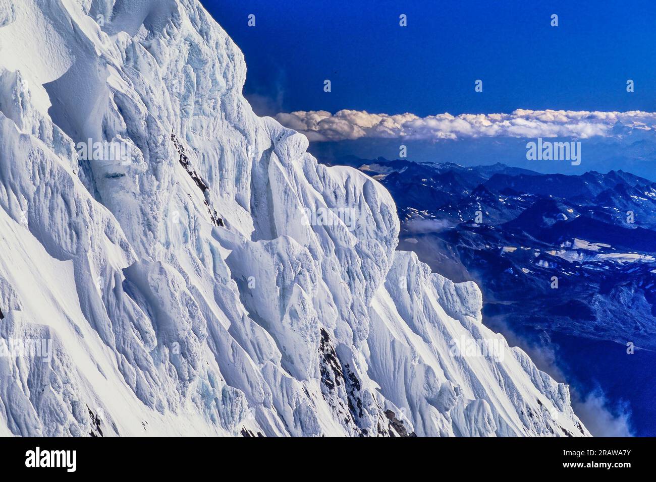 Mount robson aerial hi-res stock photography and images - Alamy