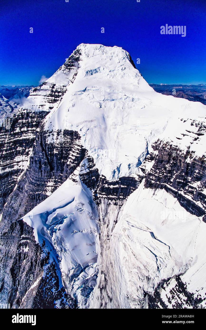 Mount robson aerial hi-res stock photography and images - Alamy