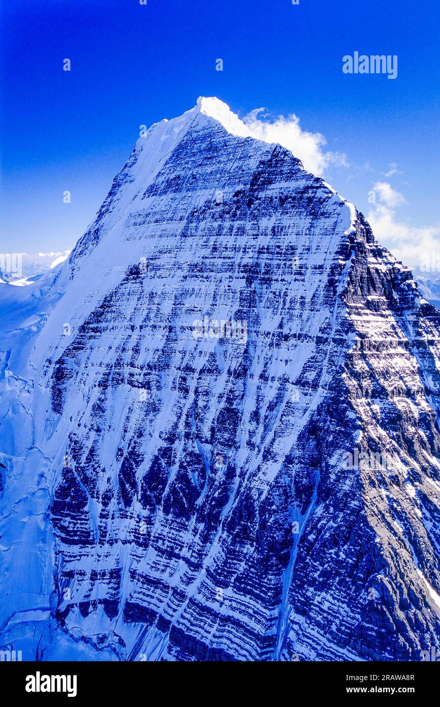 Mount robson aerial hi-res stock photography and images - Alamy