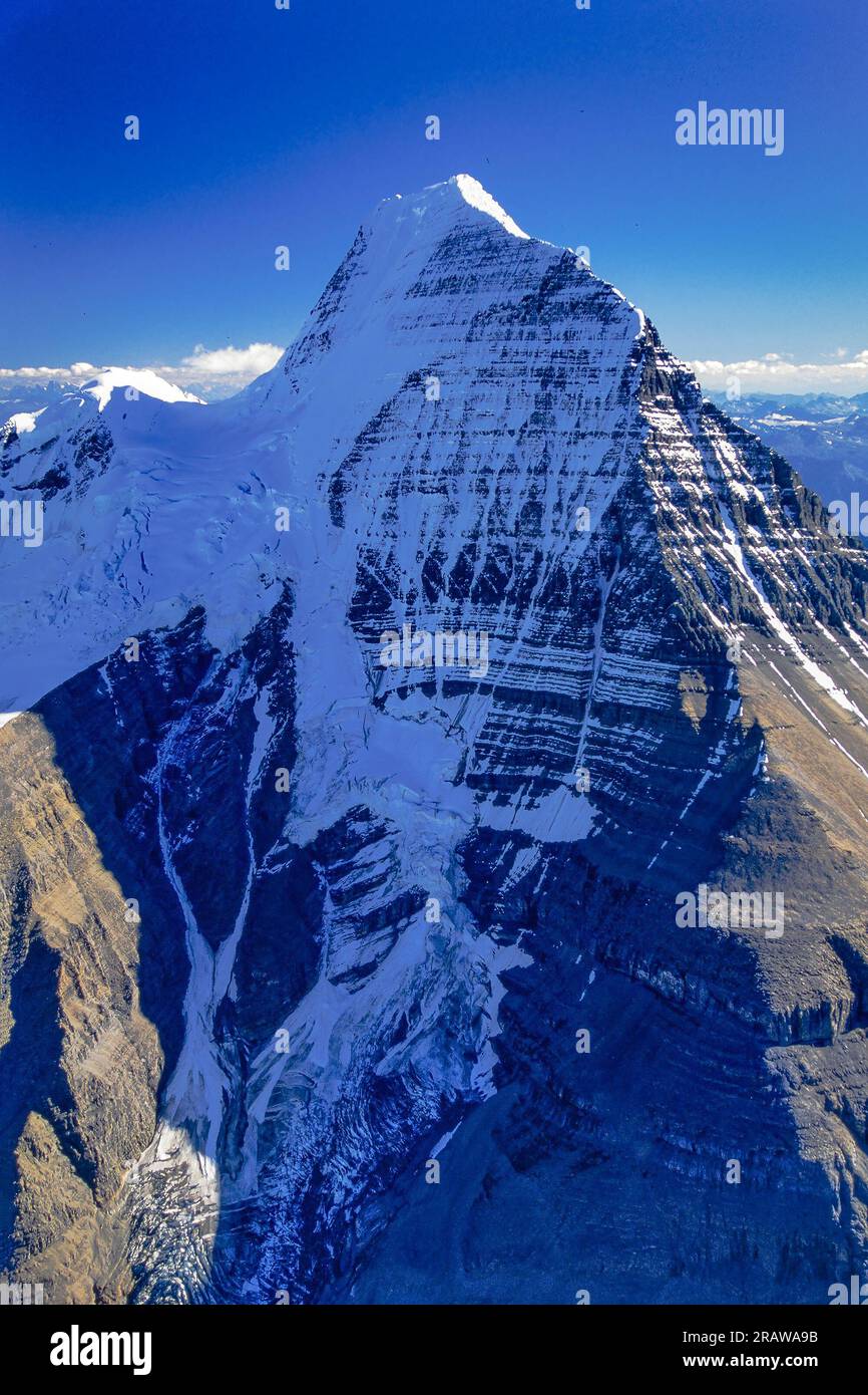 Mount robson aerial hi-res stock photography and images - Alamy