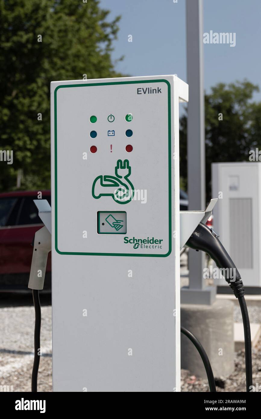 Indianapolis - July 4, 2023: Schneider Electric EVlink Fast Charge ...