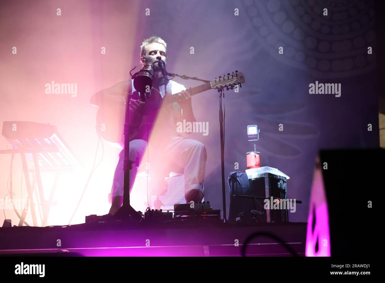 Australian folk singer hi-res stock photography and images - Alamy
