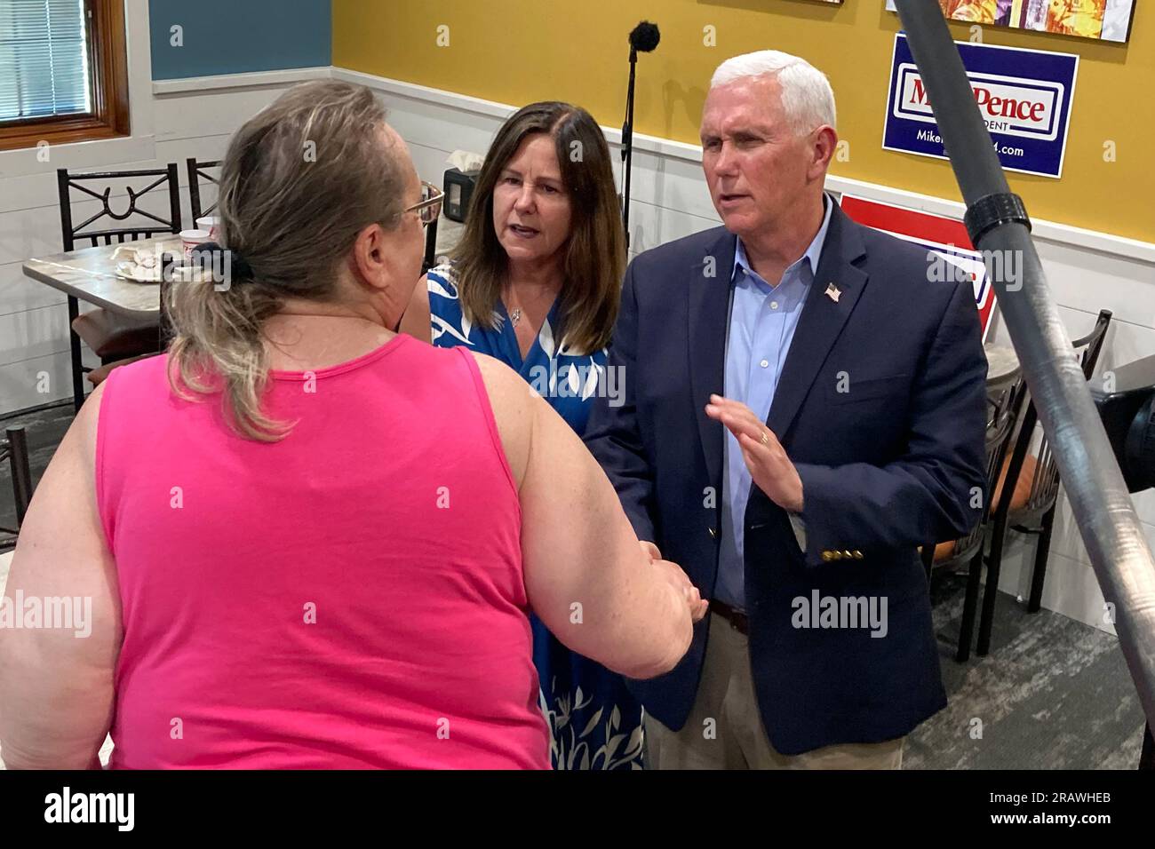 Republican presidential candidate former Vice President Mike Pence and ...