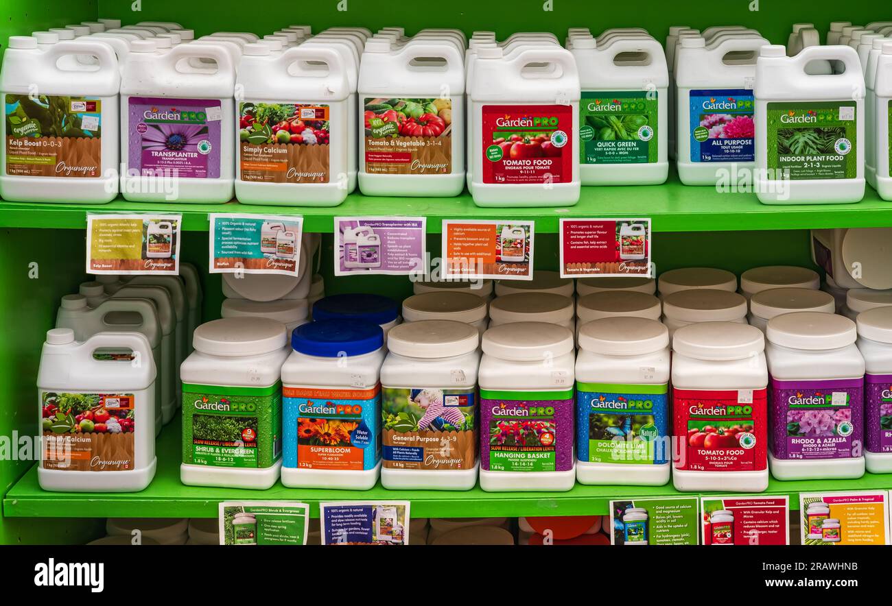 Garden shop with natural and synthetic multinutrient fertilizers ...