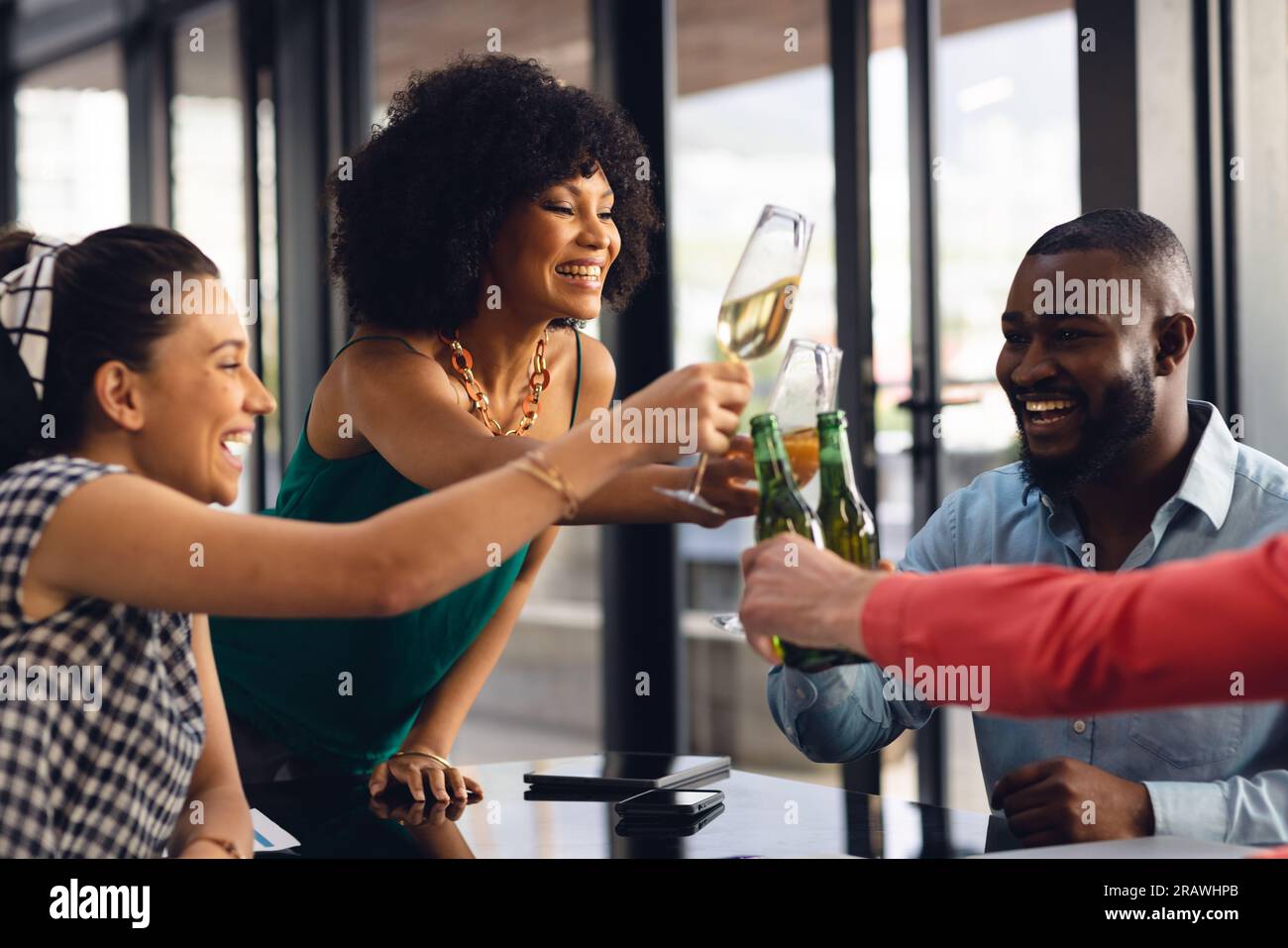 Black and white drinking champagne hi-res stock photography and images ...